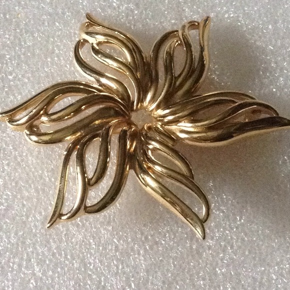 Monet | Jewelry | Vintage Monet Brooch | Poshmark